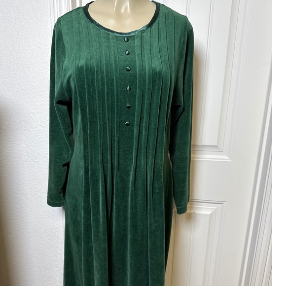Fads | Dresses | Fads Green Velvet Vintage Midi Long Sleeve Dress ...